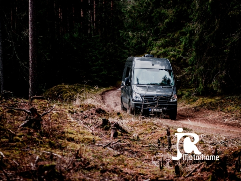 Guide : comment choisir son van aménagé pour un voyage ? - JCR Motorhome